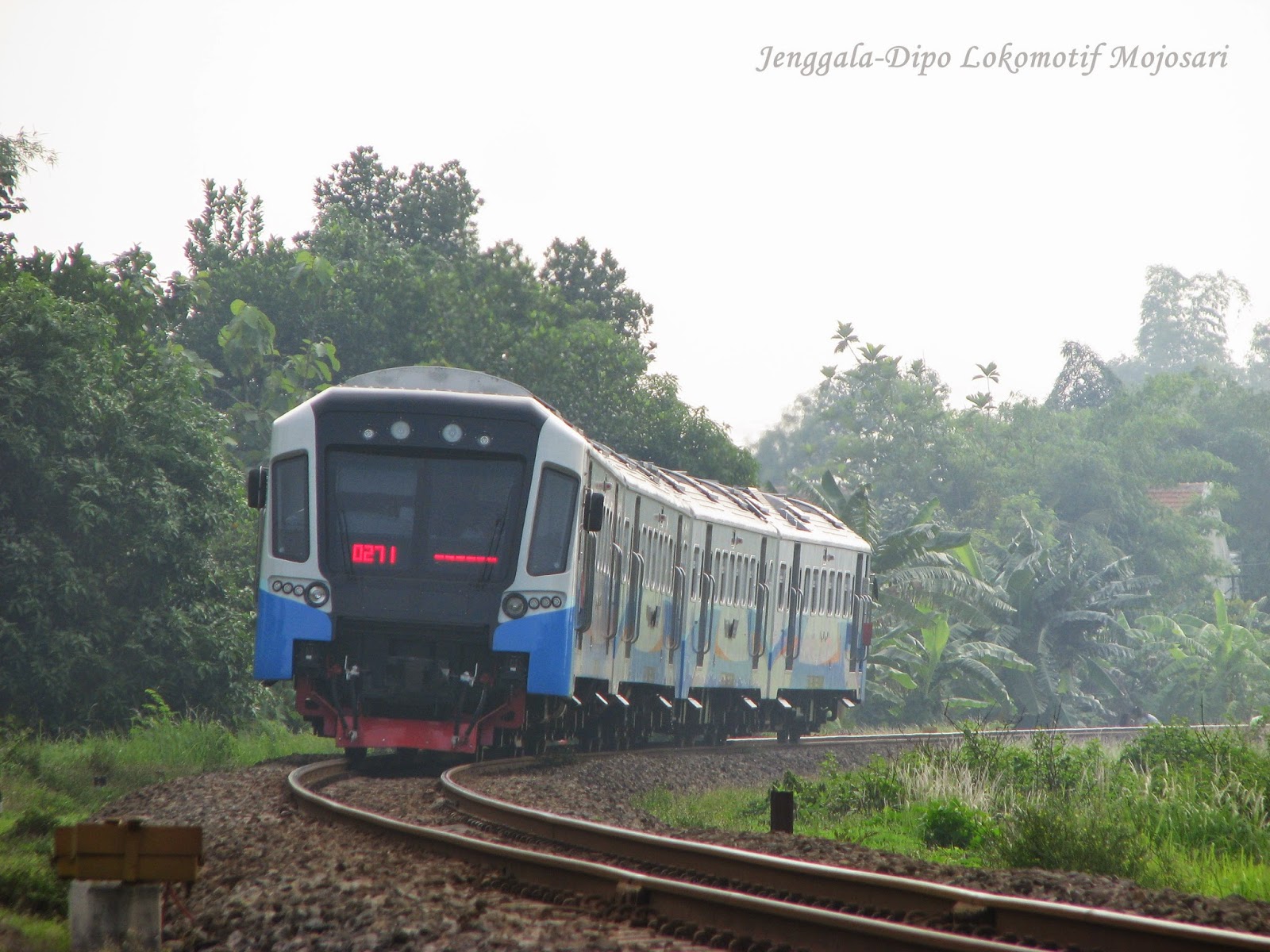 Kereta Api Indonesia: Pesona Keindahan Rangkaian KRD Jenggala Saat ...