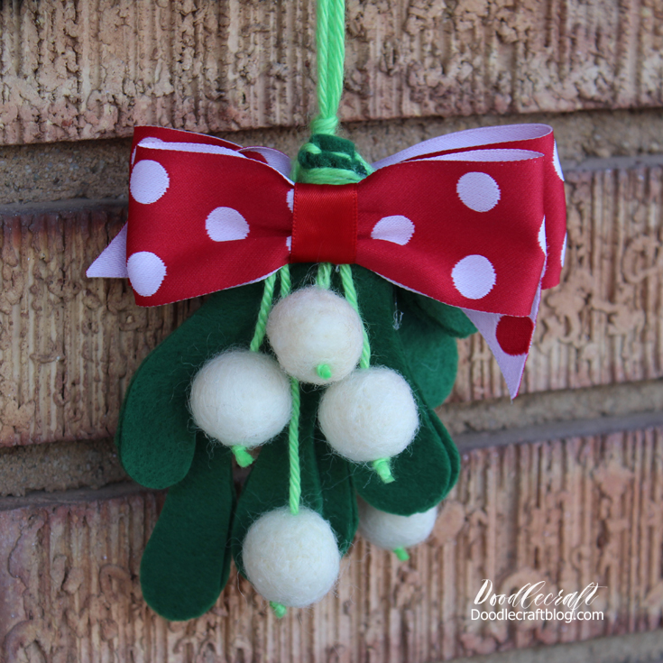 DIY: Felt Mistletoe Decoration!