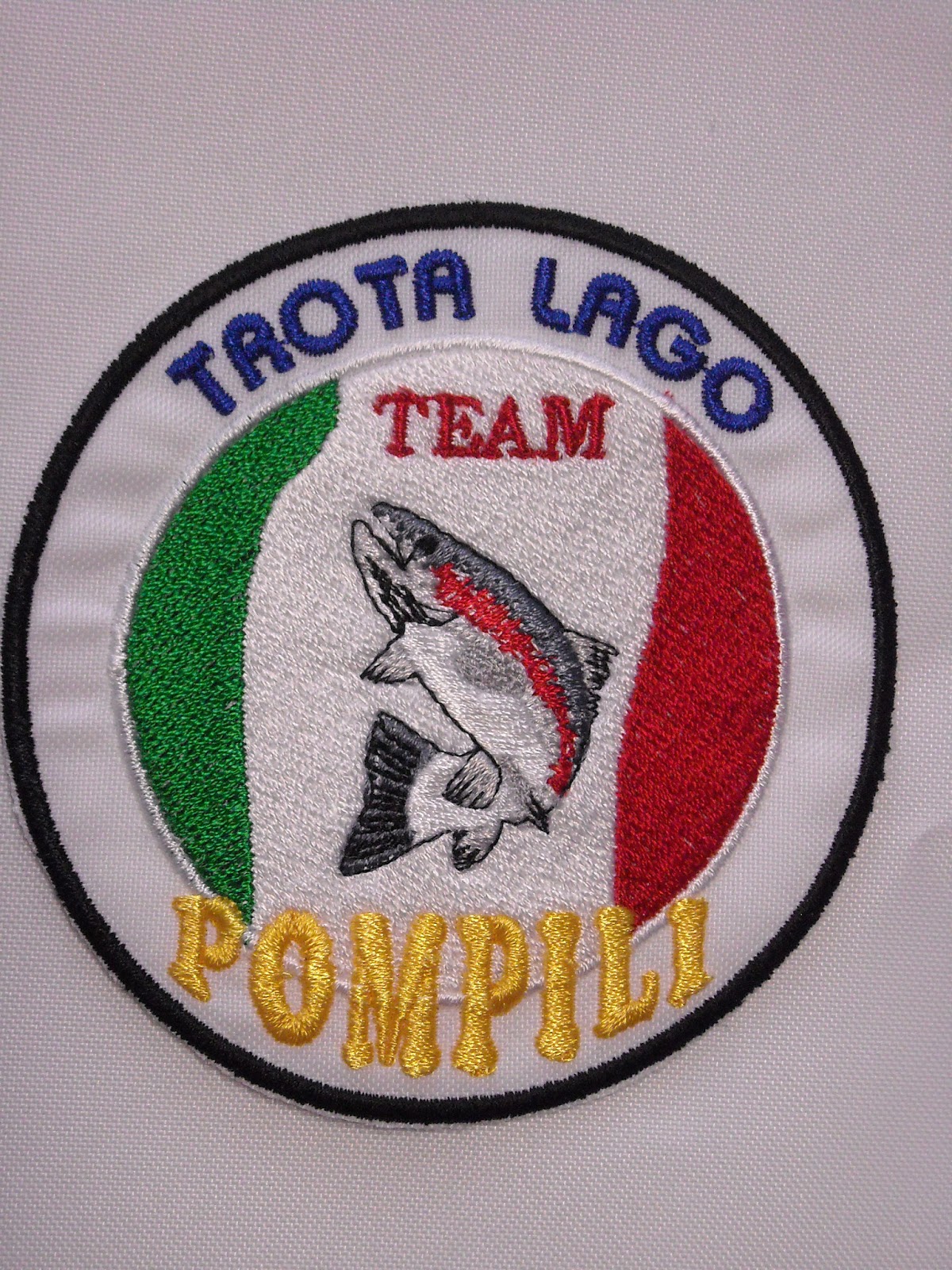 LOGHI RICAMATI SU ABBIGLIAMENTO SPORTIVO E ABITI DA LAVORO