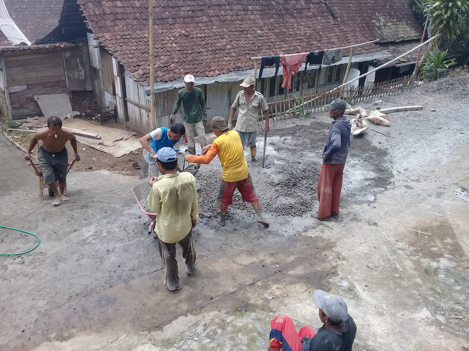 Desa Tiyono Kaloran: Kerja Bakti Dusun Tiyono Kaloran Temanggung