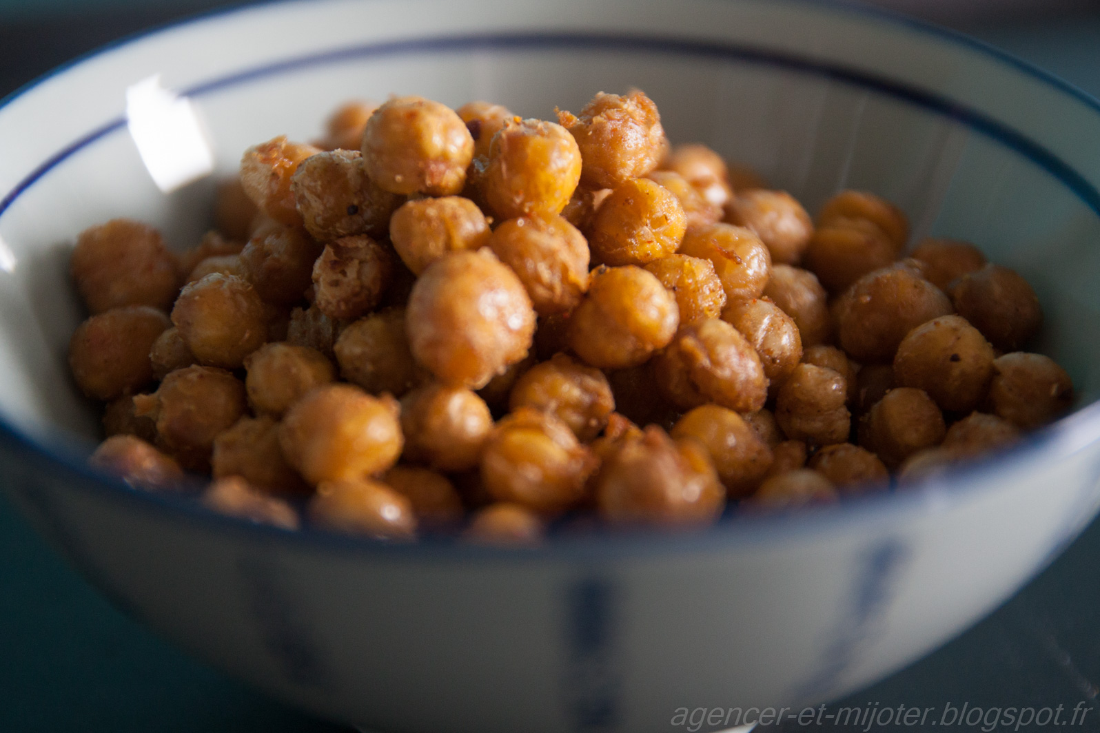 Agencer et Mijoter: Pois chiches rôtis aux épices pour l’apéro