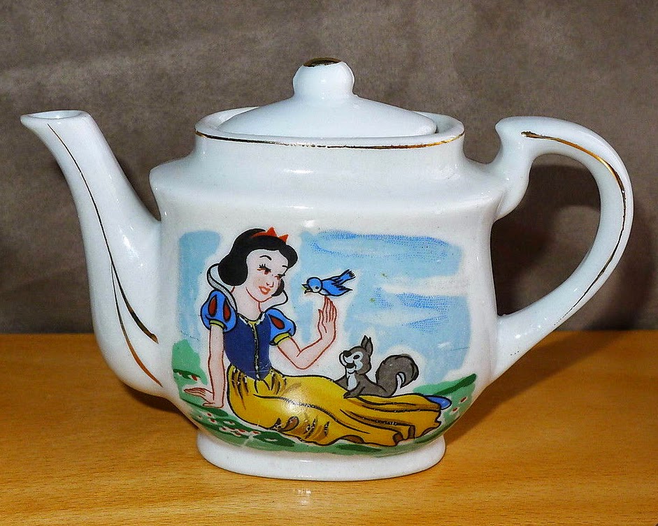 Filmic Light - Snow White Archive: 23-Piece Snow White Tea Set by Marx