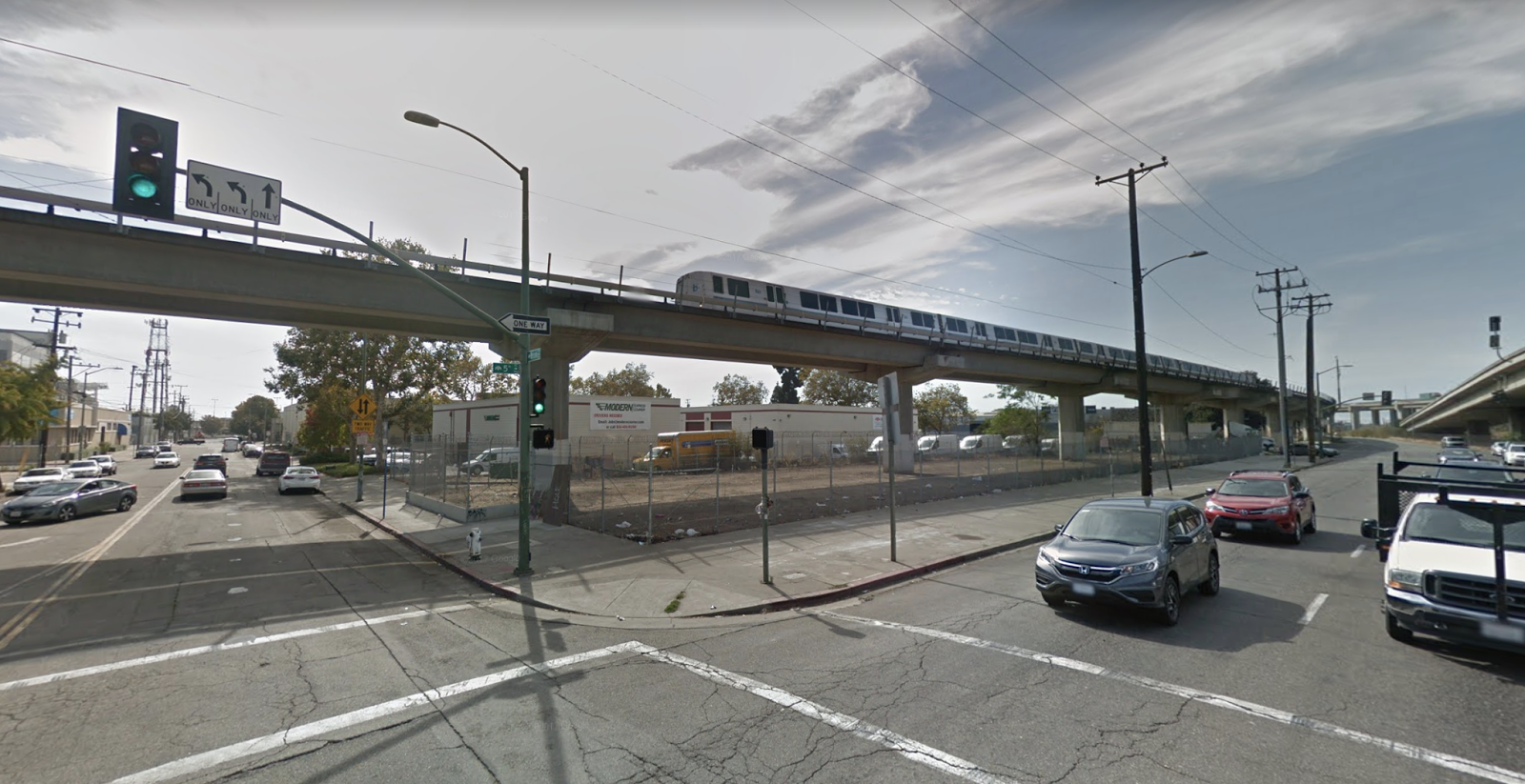 Oakland: BART east & west - Cap north & south