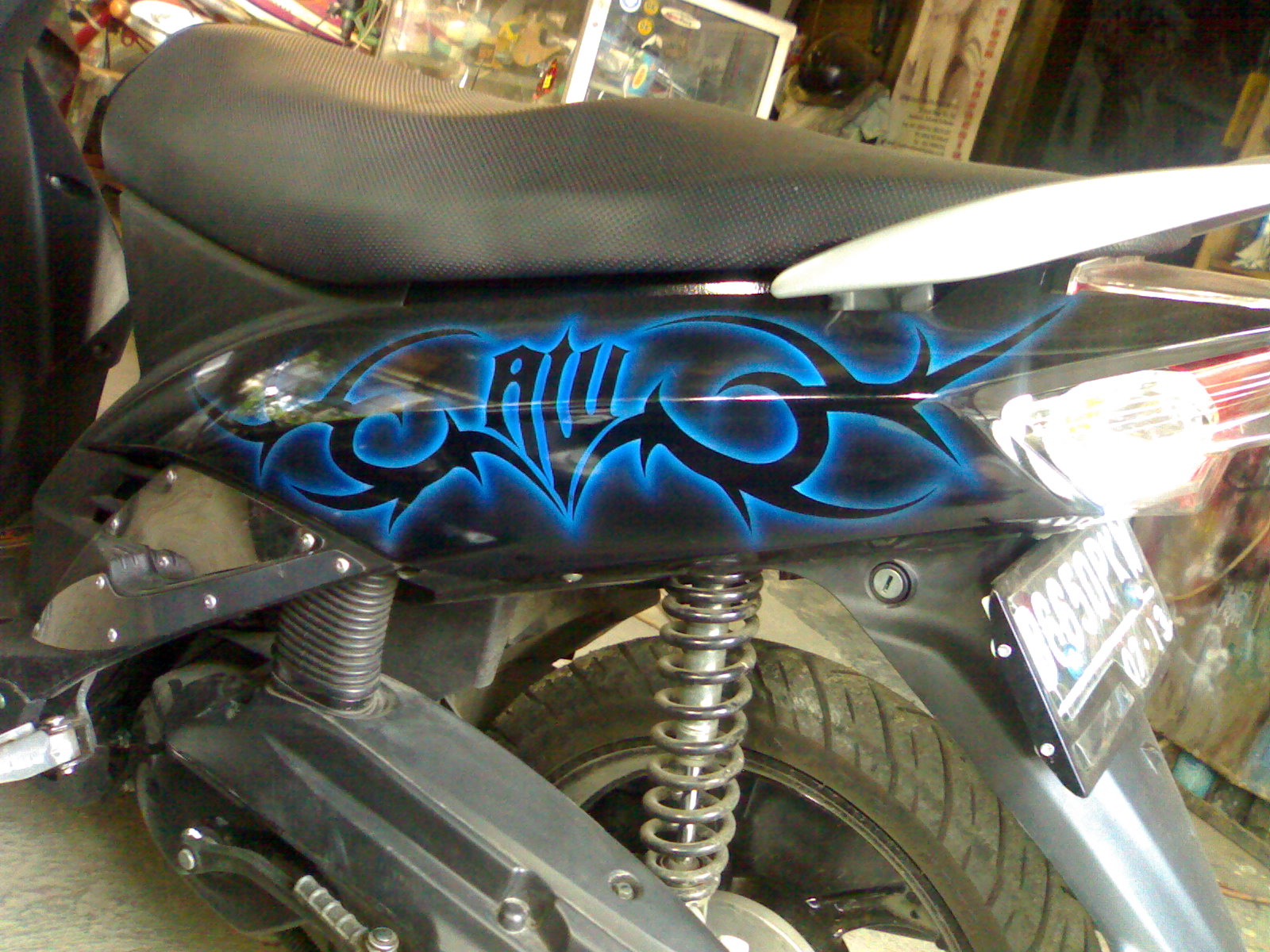 Glowing Airbrush Art Pada Motor Mio - Airbrush-Ink