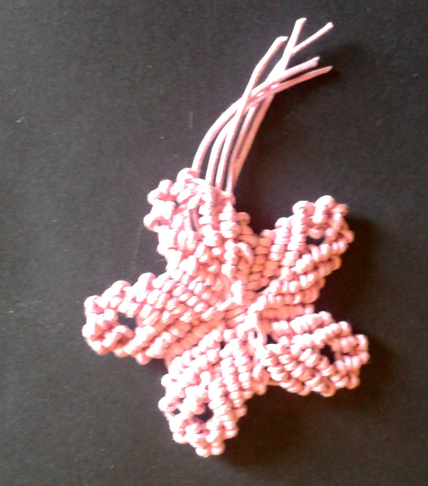 muchoscomplementos: flores de macrame