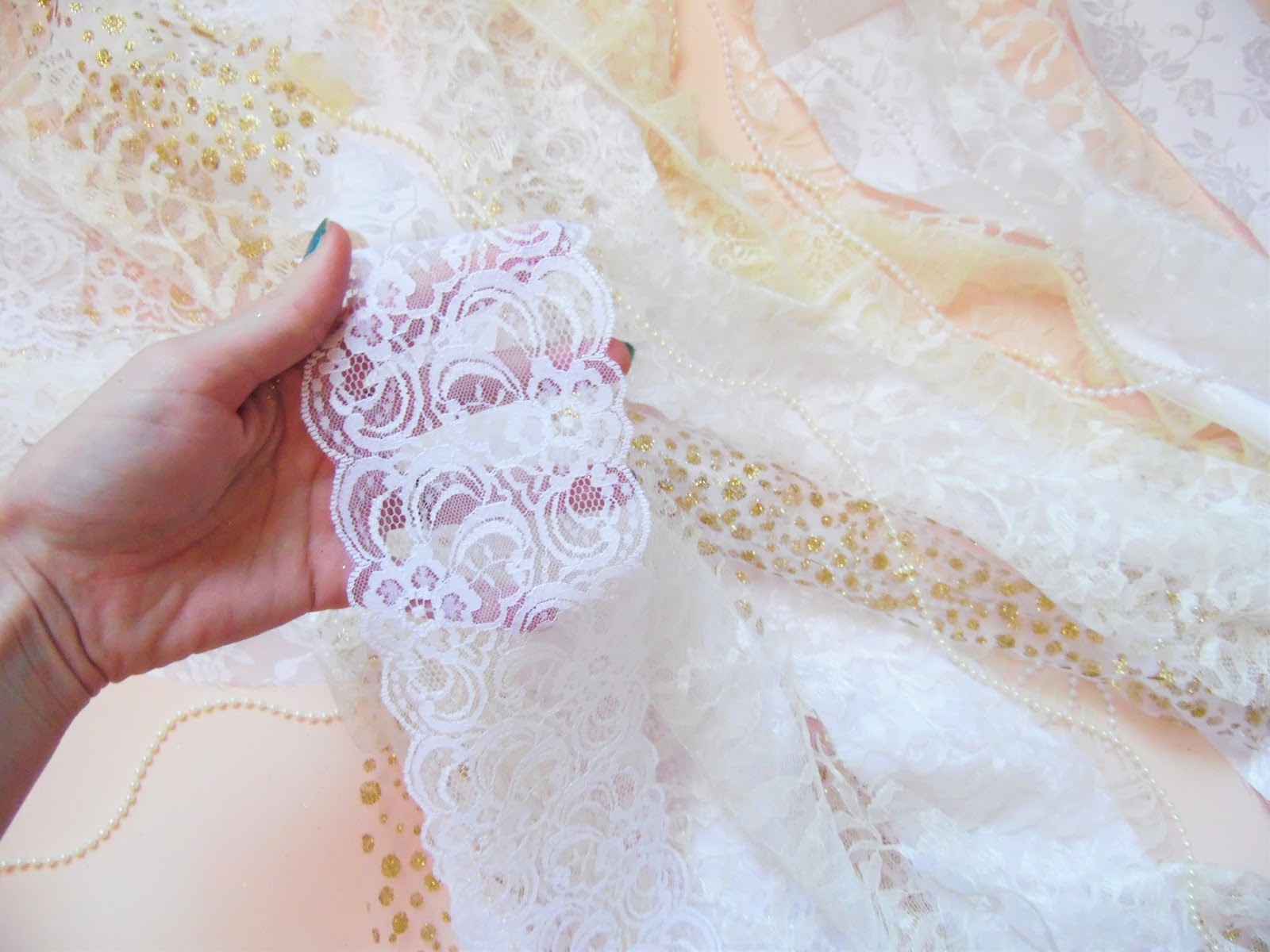 Mama's Gone Crafty: Easy Paper Flower Backdrop Assembly