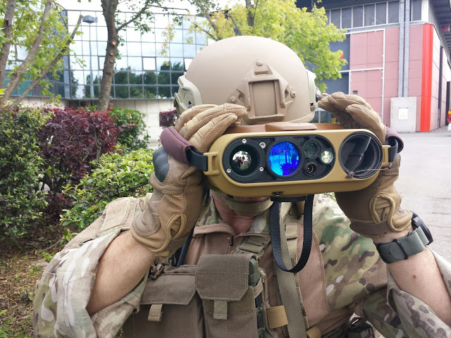 Ferancis Perbaharui Teropong Militer Jim Compact (2016) - Afrid Fransisco