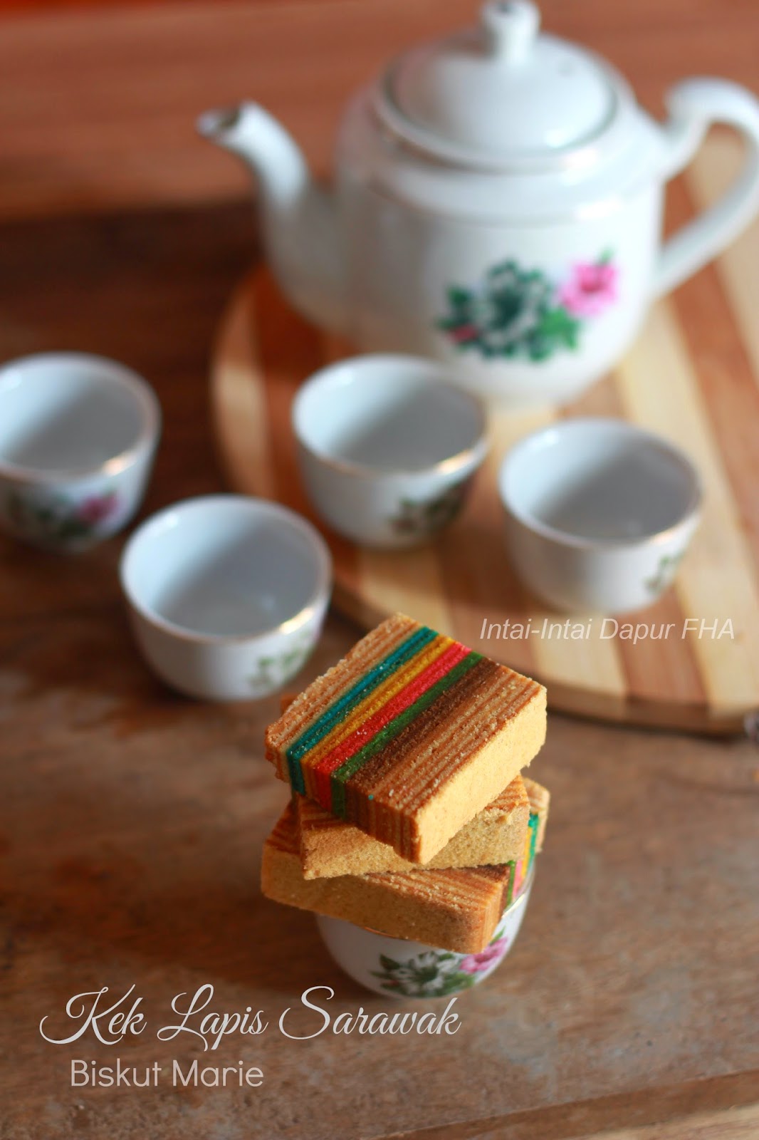 KEK LAPIS SARAWAK .....Biskut Marie - FHA Selemak Santan