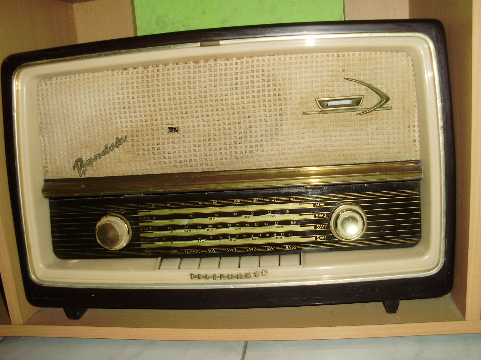 INVESTASI BESI TUA: Radio Saksi Bisu Sejarah Kemerdekaan Republik Indonesia