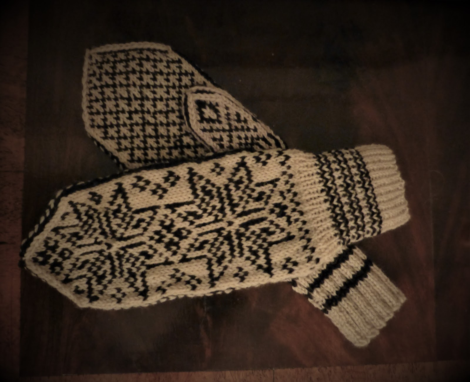 Østerdalsbrura: How to knit selbu mittens. Free pattern! / Hvordan ...