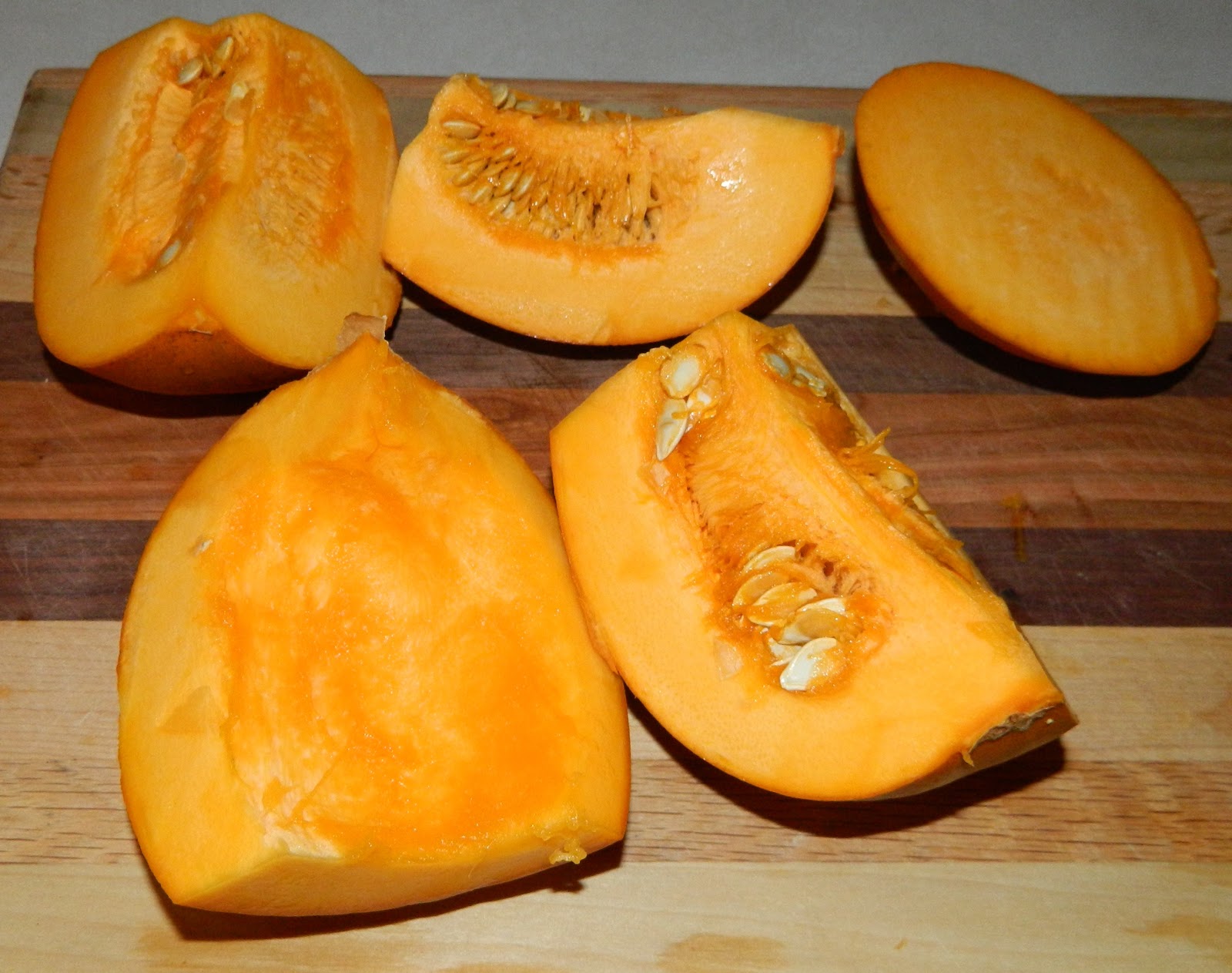 Lise's Log Cabin Life: Making Pumpkin Purée