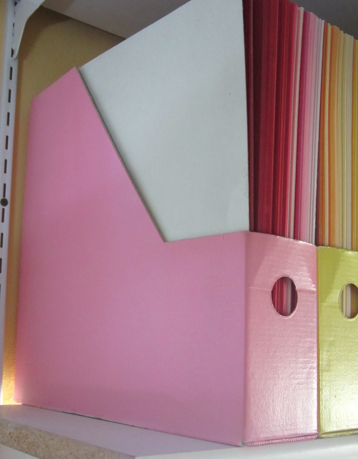 CRAFTY STORAGE: Vertical paper holders by Shar