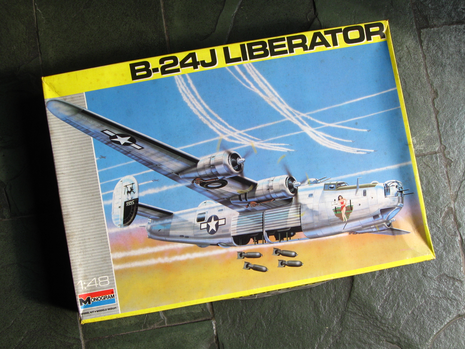 Miniatura Militar: B-24J Liberator - Monogram - escala 1:48