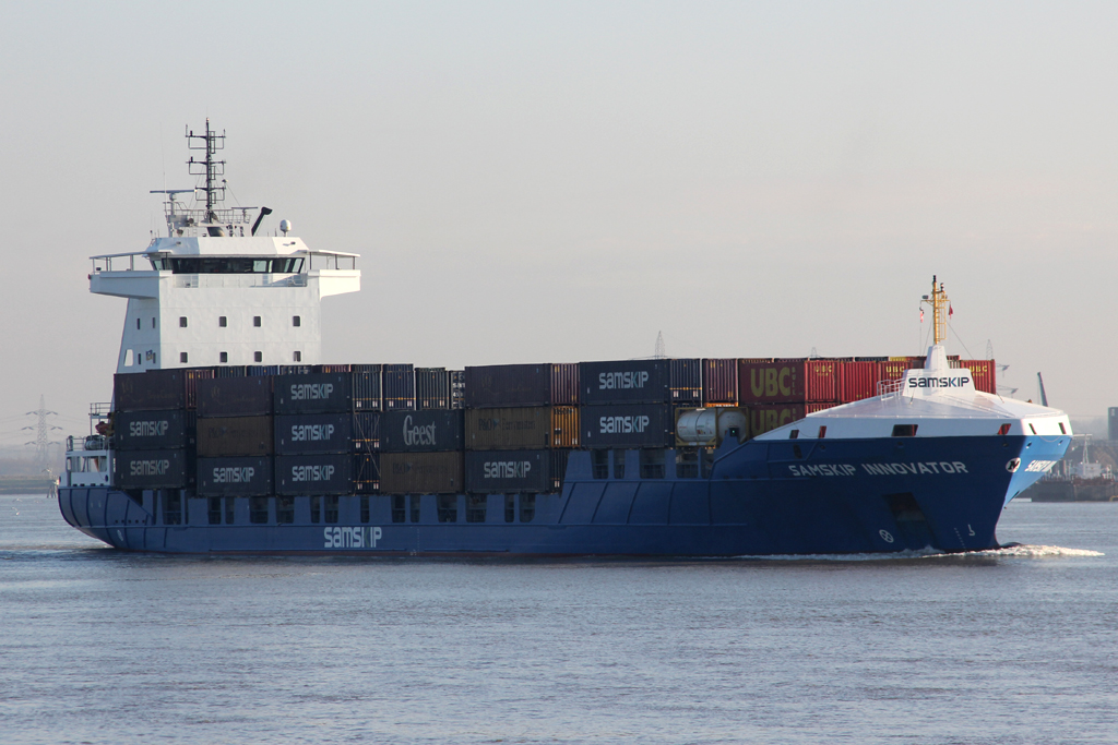 UK Shipping: SAMSKIP INNOVATOR passing Gravesend 11/12/2012