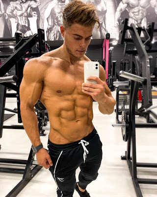 the beauty of male muscle: Richard