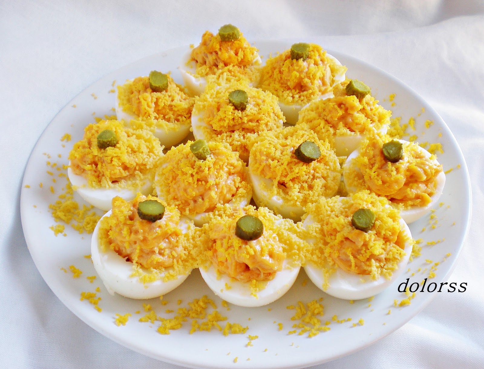 Blog de cuina de la dolorss: Huevos rellenos de atún