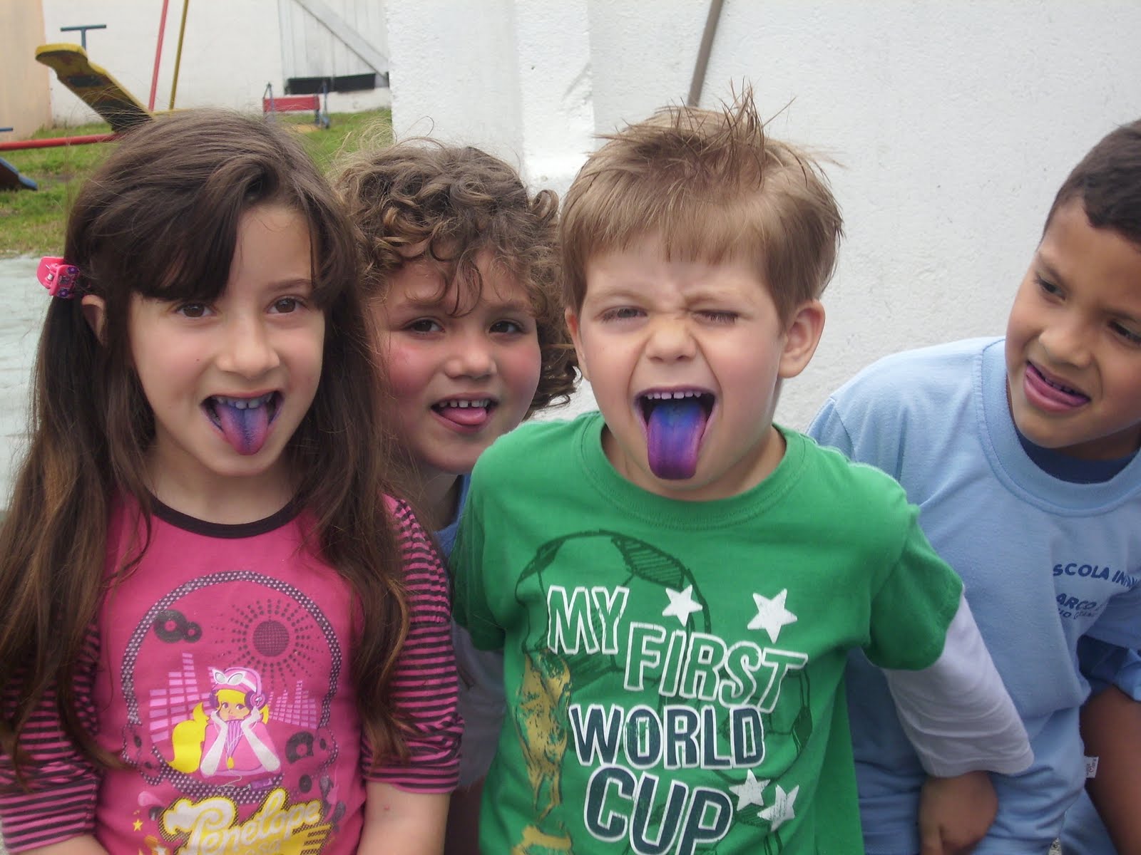 Ortoquick`·.¸¸.·´´¯`··._.·: Lingua Roxa na Escolhina Arco-iris