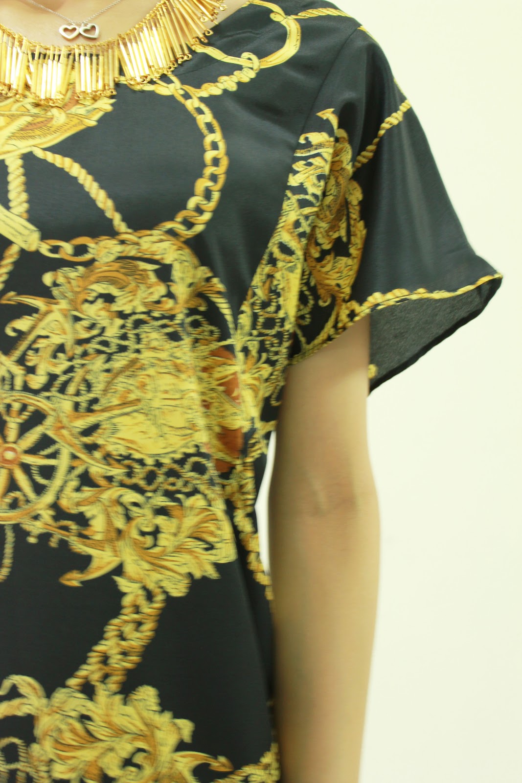 Flashy Style: Elegant Printed Dress