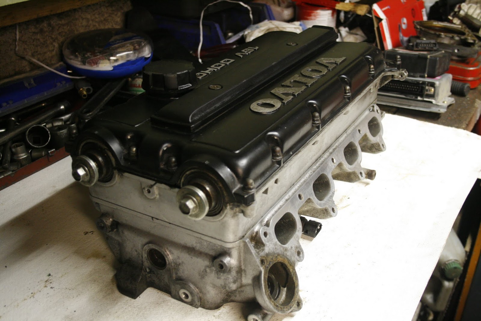 Volvo 240 24v: MOOTTORIN KASAUS / ENGINE ASSEMBLY