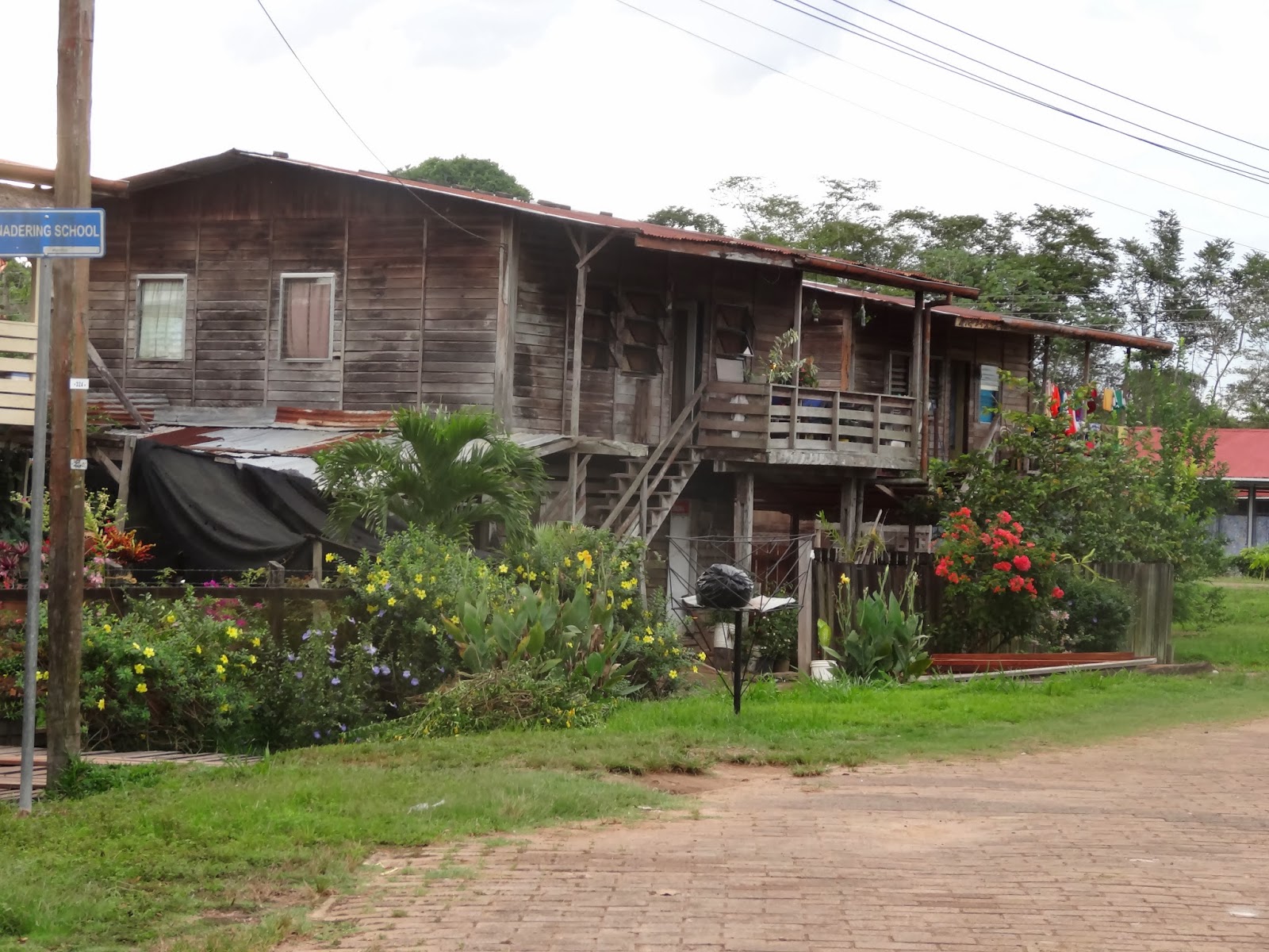 Marie Claire en Lianne in Suriname: Apoera, nachtboot en 'sardientjes'