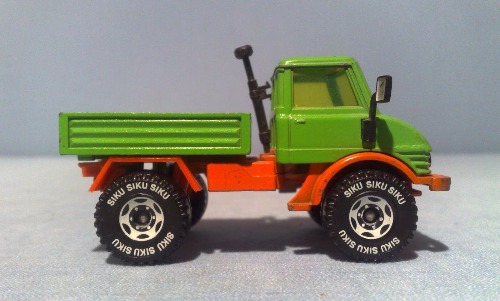 TOM's TECH TOYS: MERCEDES-BENZ UNIMOG