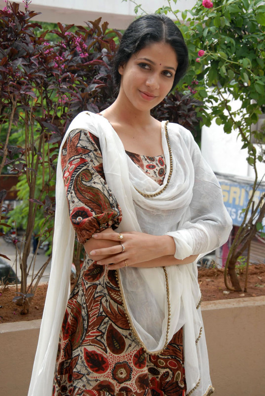 A COMPLETE PHOTO GALLERY INDIAN ACTRESS(NO WATERMARK): Andala Rakshasi ...