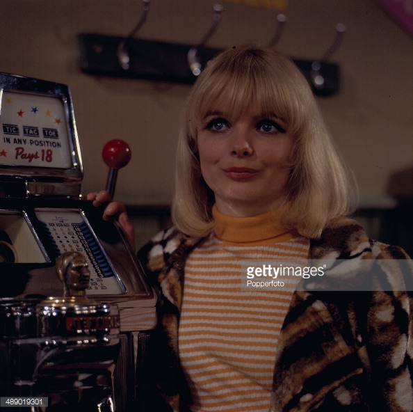 Carry On Blogging!: Whatever Happened To ... Elizabeth Knight?