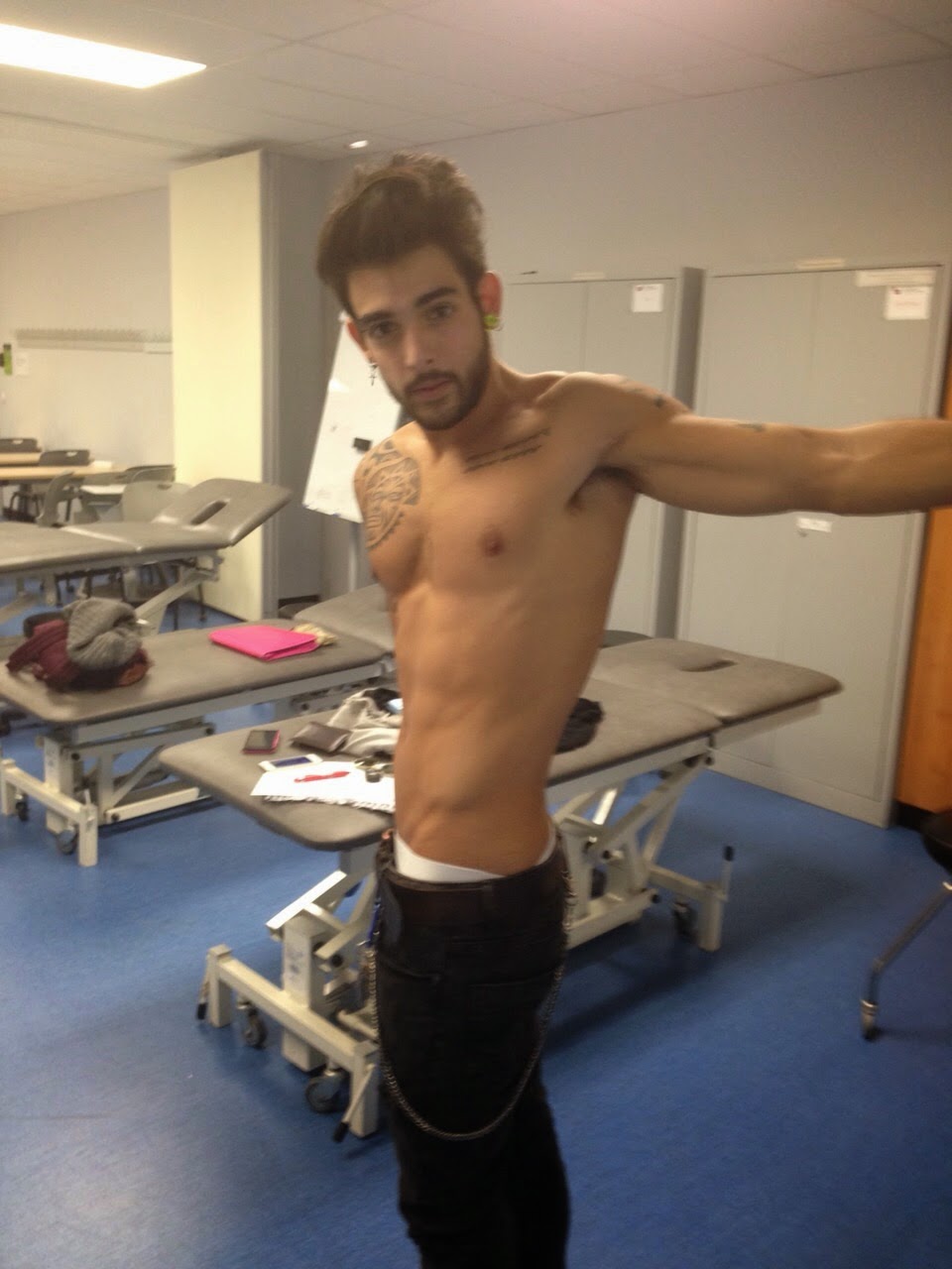 Estiramientos y Vendaje Funcional: ESTIRAMIENTO OBLICUO MAYOR DEL ABDOMEN