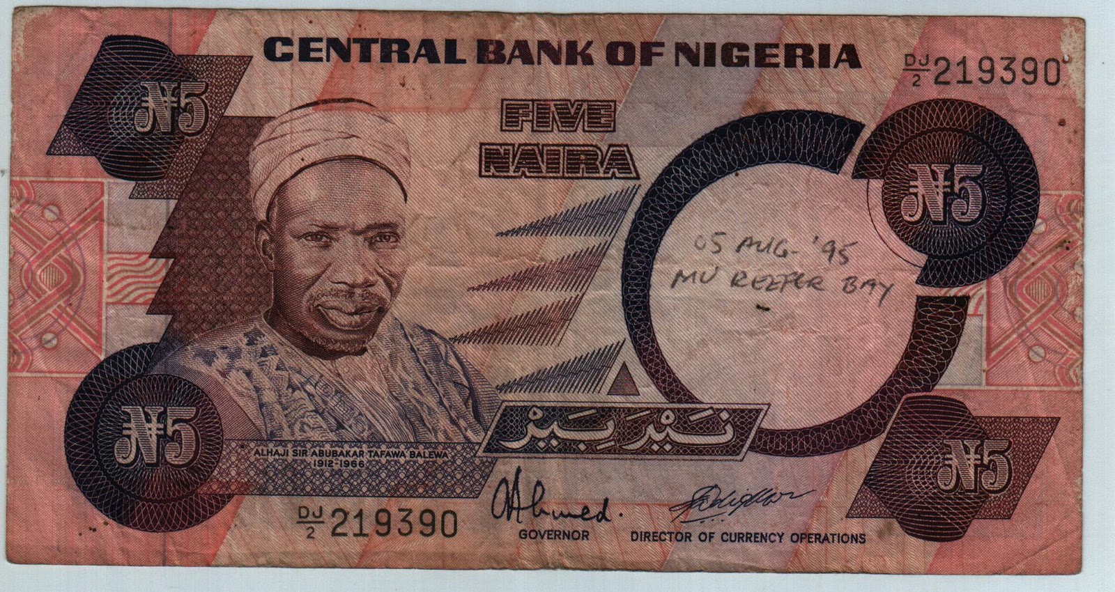 The private collection of banknotes from around the countries in the ...