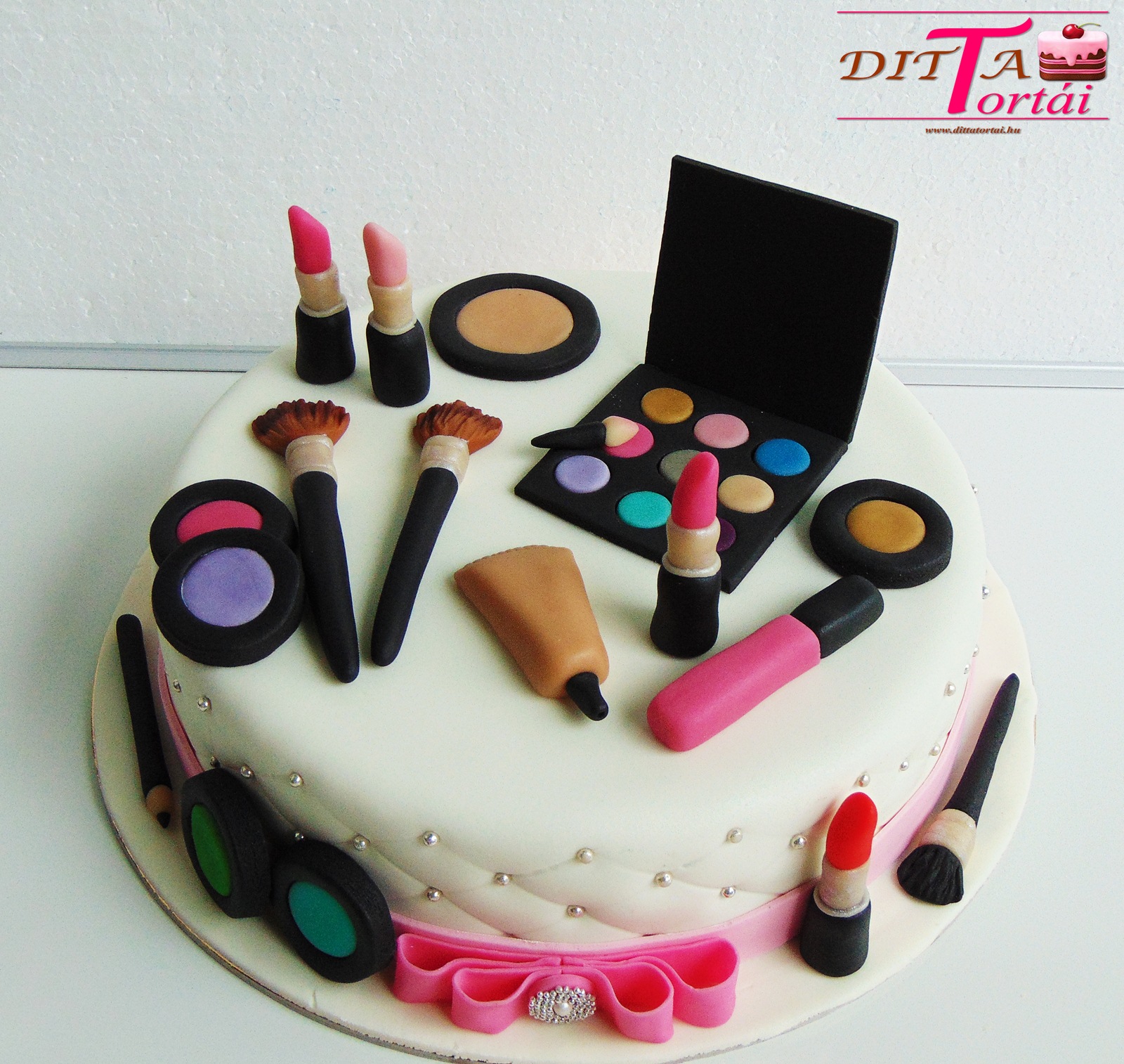 Ditta tortái: Sminkes torta