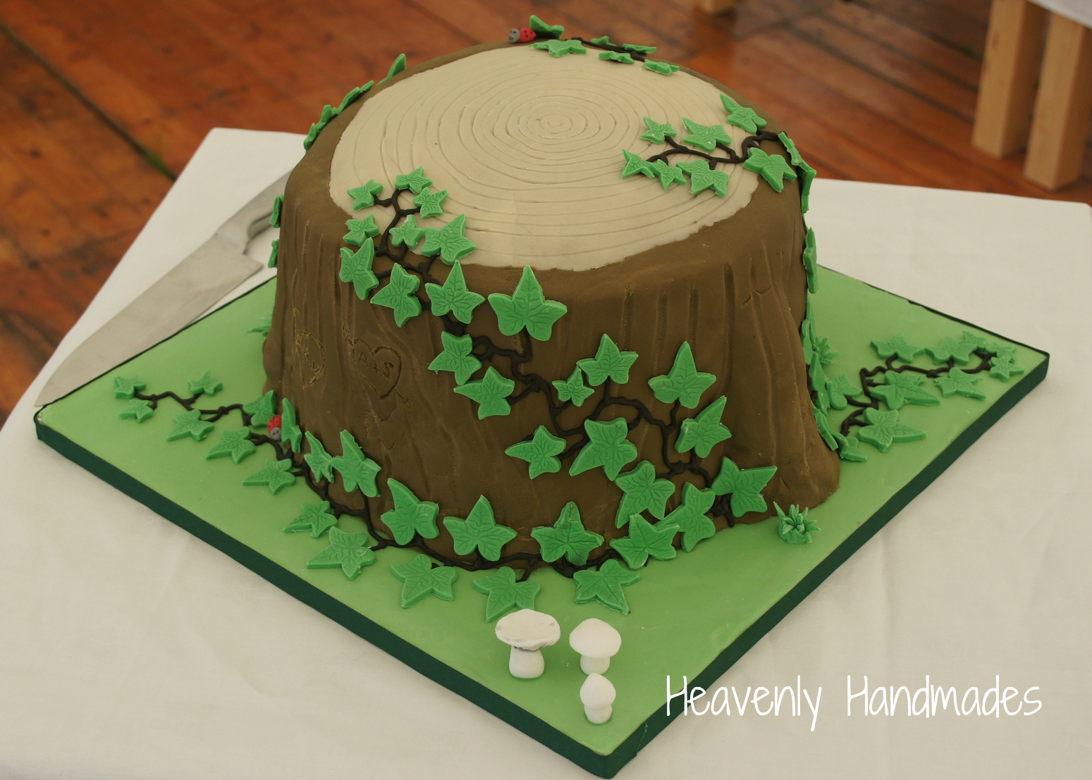 Heavenly Handmades: Woodland Wonderland Tree Stump Wedding Cake