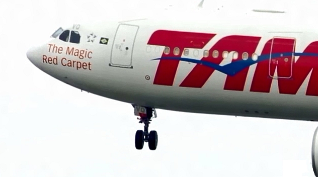 Aviation Troubleshooting: TAM Flight JJ8078 - Nosewheel Steering Failure