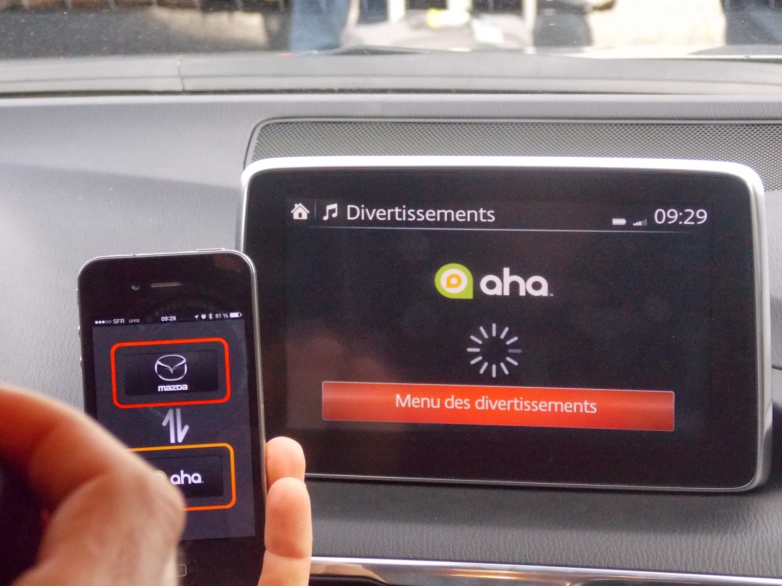 Voiture du Futur: Contact avec la Mazda 3 et son système MZD Connect
