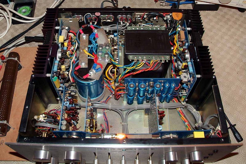 Audiotronik: Ampli MARANTZ 1200B