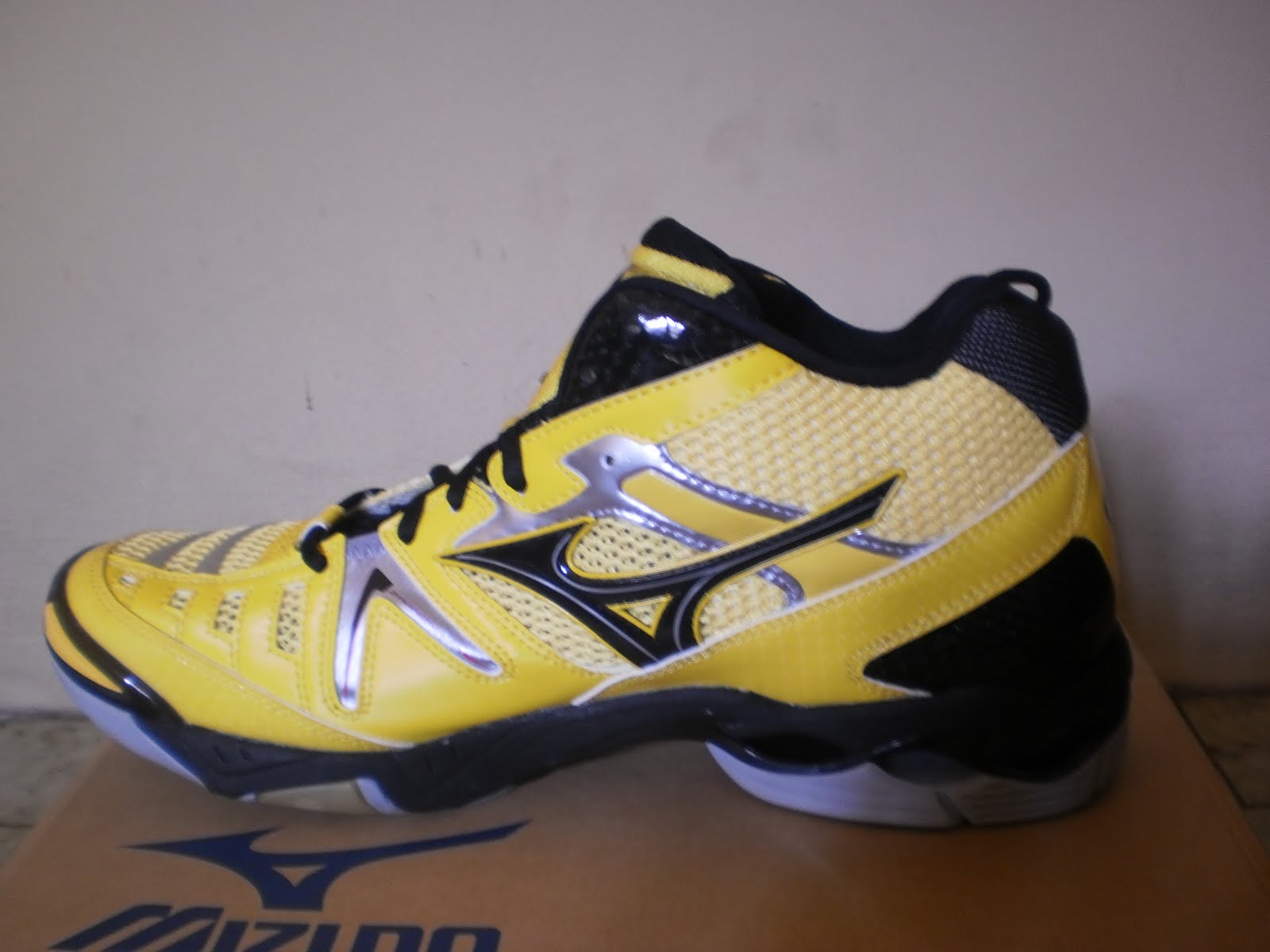 Mizuno Wave Lightning 7 Mid