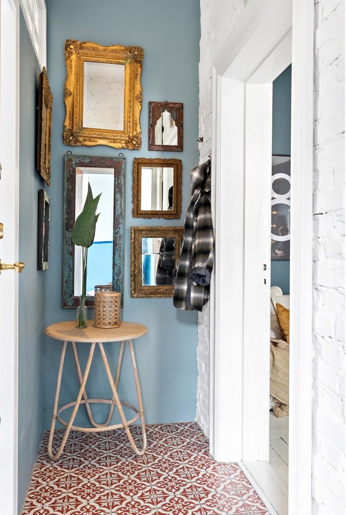 Scandinavian rustic-chic in blue tones
