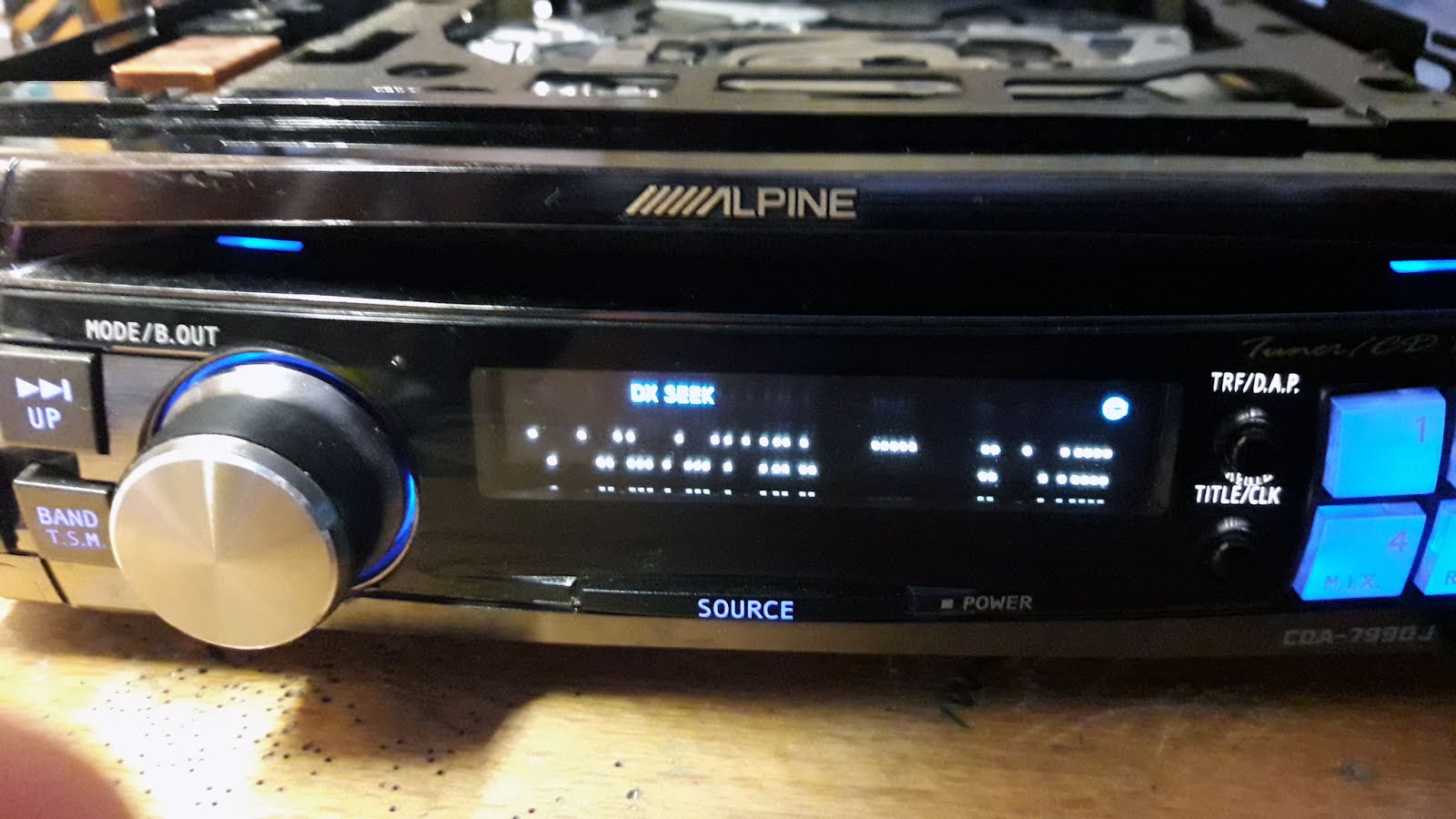 Штатные головы или "Конструкция выходного дня": CD-ресивер Alpine F#1 ...