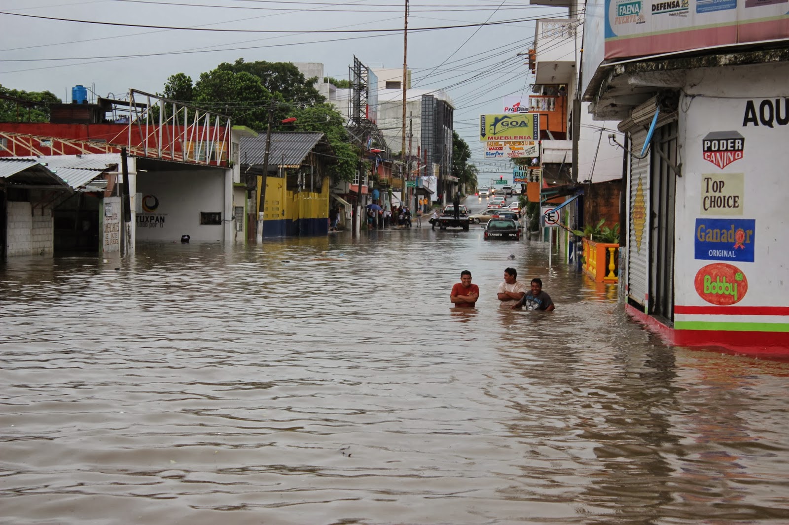 VaXtuxpan. Periodismo Virtual.: DEJA LLUVIAS FAMILIAS INUNDADAS