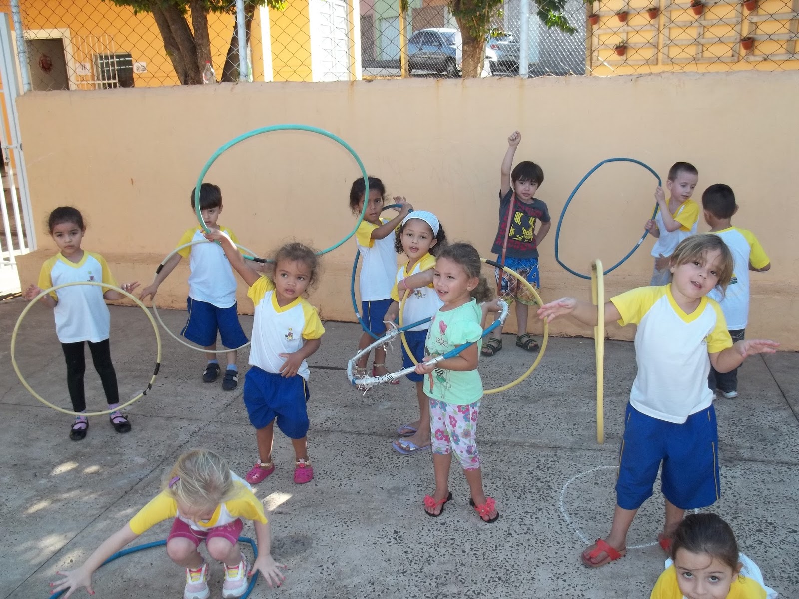 EMEIF PROFª AMÉLIA BENTA: BRINCADEIRAS NO RECREIO