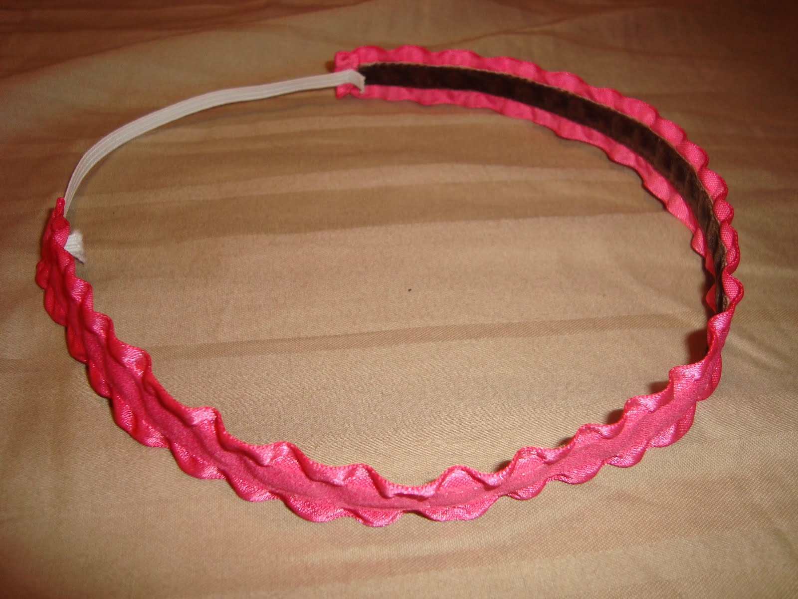 Anngela's Pretty Little Things: Easy Ribbon Headband {Mini Tutorial}