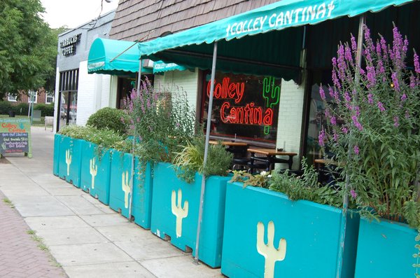 How We Do It In Dixie: Dining in Norfolk.... Colley Ave