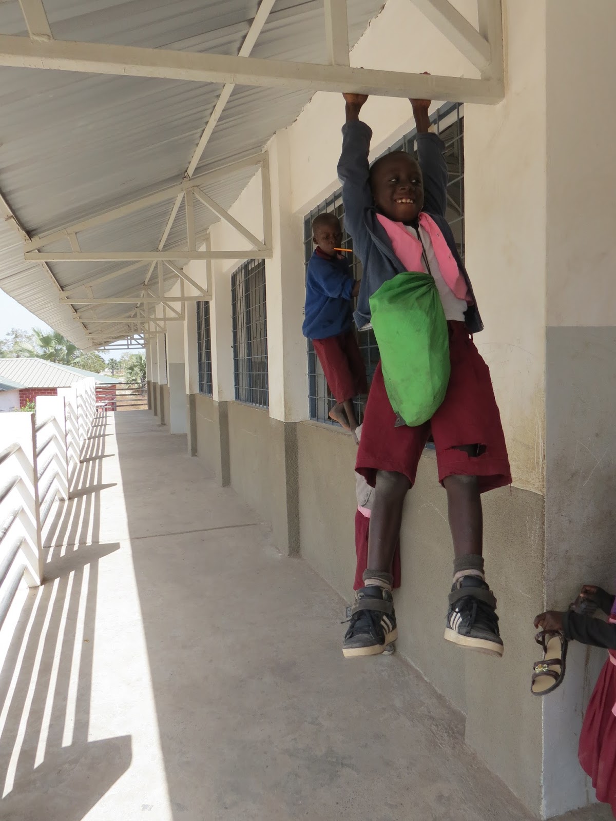 Op stage in The Gambia, Gunjur: Stageweek Madina Kunkunding Lower Basic School