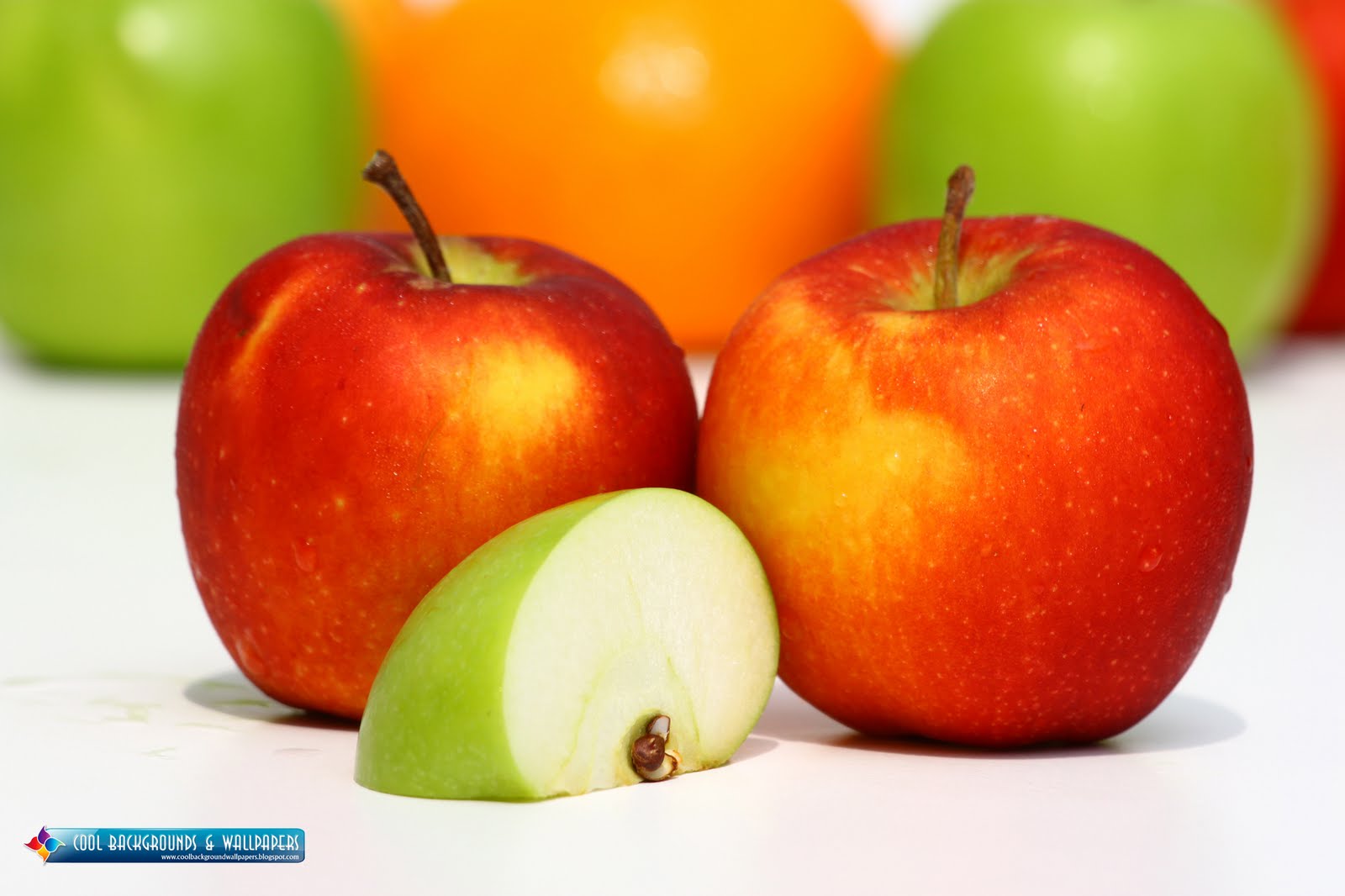 QQ Wallpapers: Fresh Apples HD Wallpaper