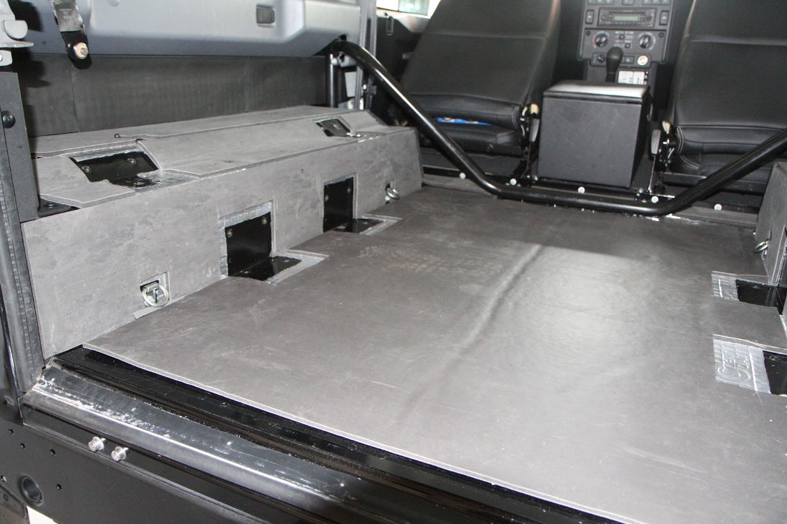Defender 90 XS: Sound Deadening Phase 3 (Rear Tub)