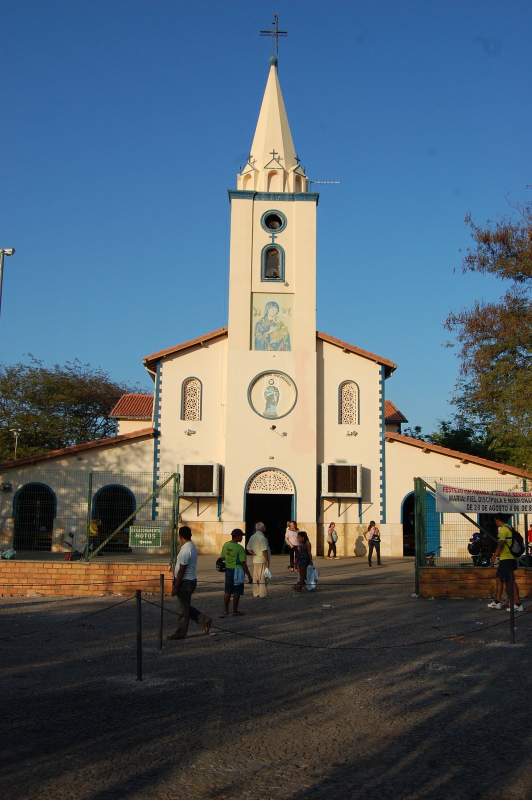 caixa fotográfica: Igreja da Vila Operária; Teresina-PI