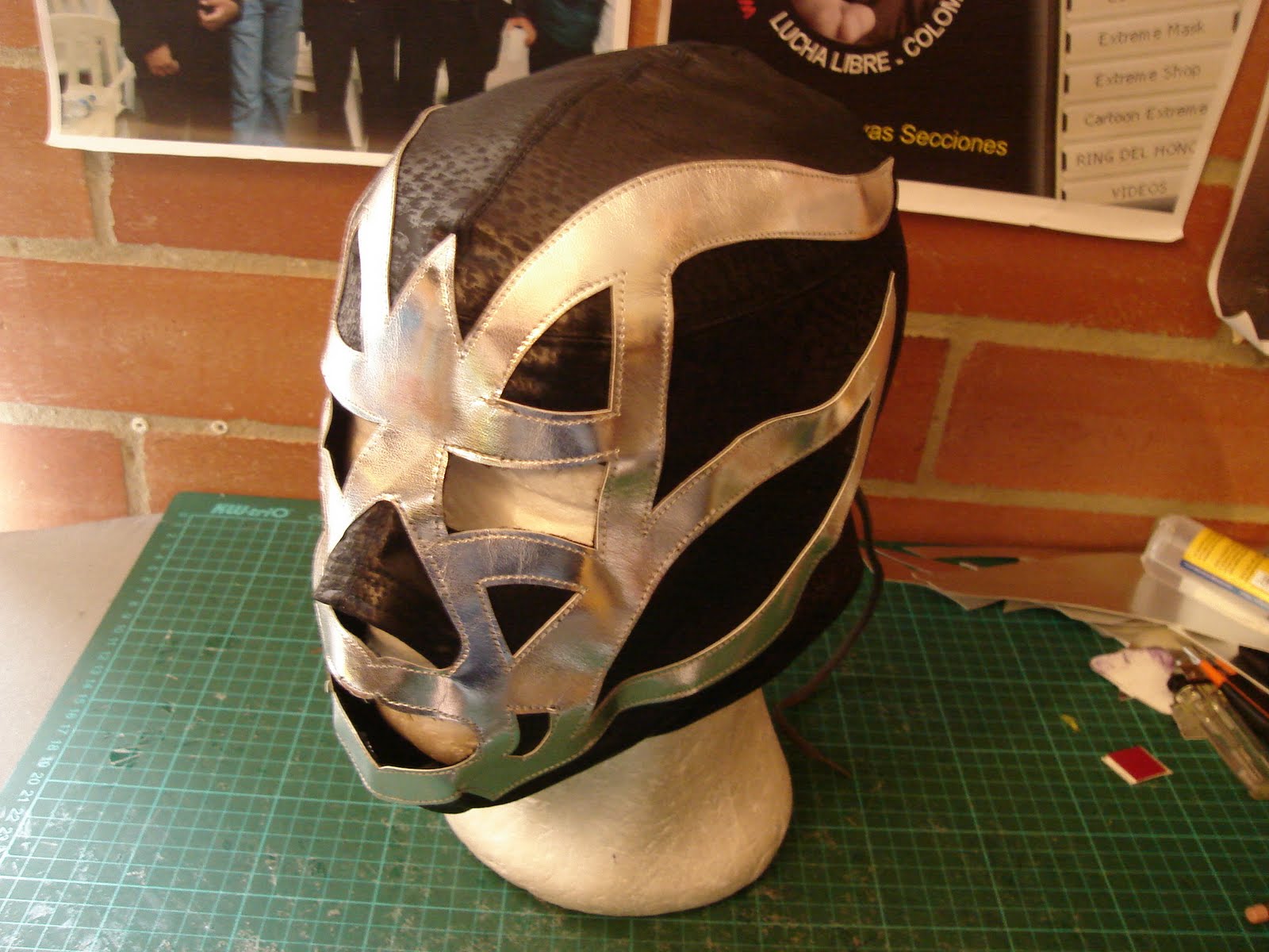 Máscara BLACK FISH (Fishman jr.) fabricada por EL DORADO & XTREME LUCHA ...