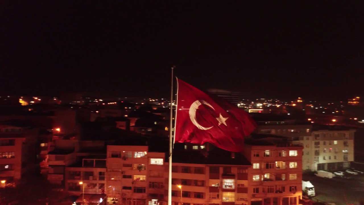 Gece Çekilmiş Türk Bayrağı Resimleri