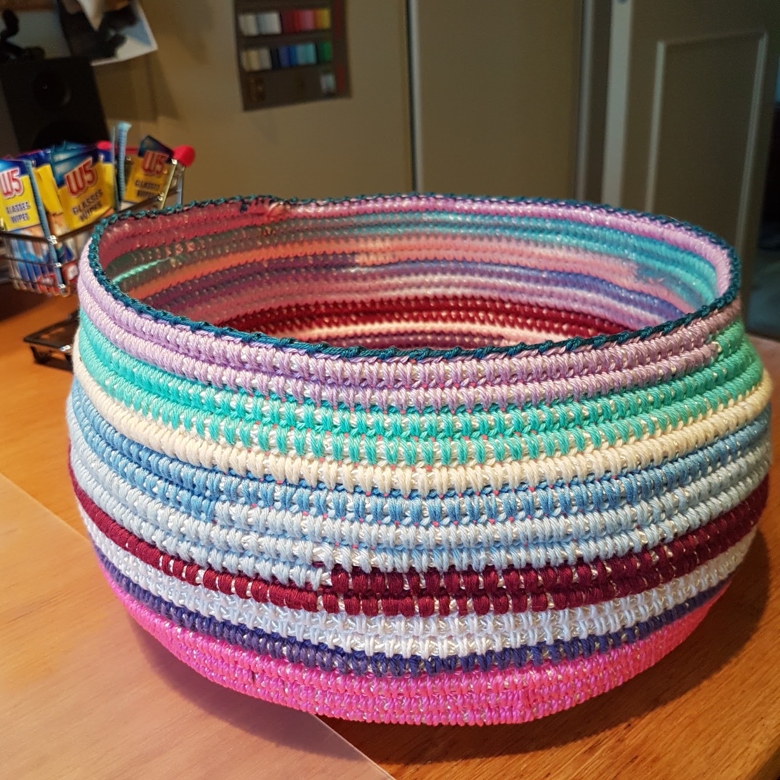 Christinas pyssel- och hantverksblogg: Virkad korg