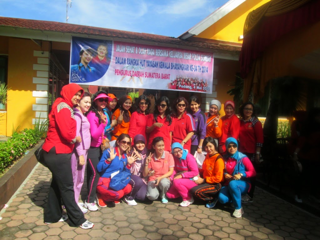 Blog Bhayangkari Solok Kota: JALAN SANTAI DALAM RANGKA HUT YKB KE 34 Blog Bhayangkari Solok Kota: JALAN SANTAI DALAM RANGKA HUT YKB KE 34