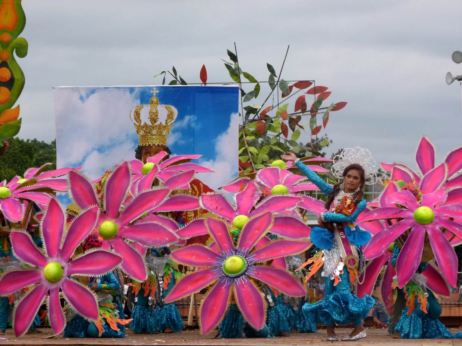 2013 KASADYAAN FESTIVAL RITUAL PRESENTATION - Lakwatserong Tsinelas